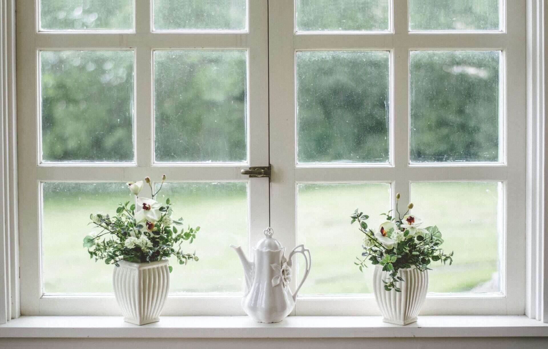 How to Clean Window Sills Like a Pro – Expert Tips & Tricks
